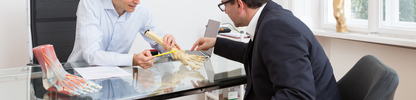 dr-bock-patient-consultation | Priv.-Doz. Dr. Peter Bock