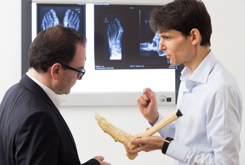 dr-bock-patient-consultation | Priv.-Doz. Dr. Peter Bock